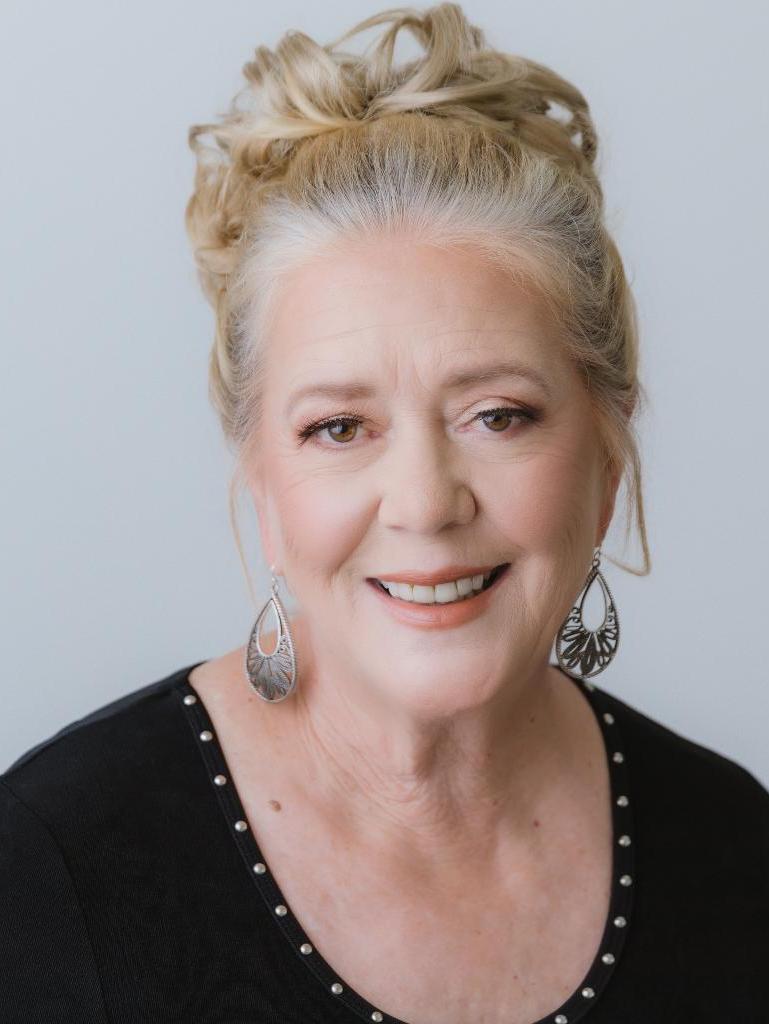 Elisa Bright's Instagram, Twitter & Facebook on IDCrawl